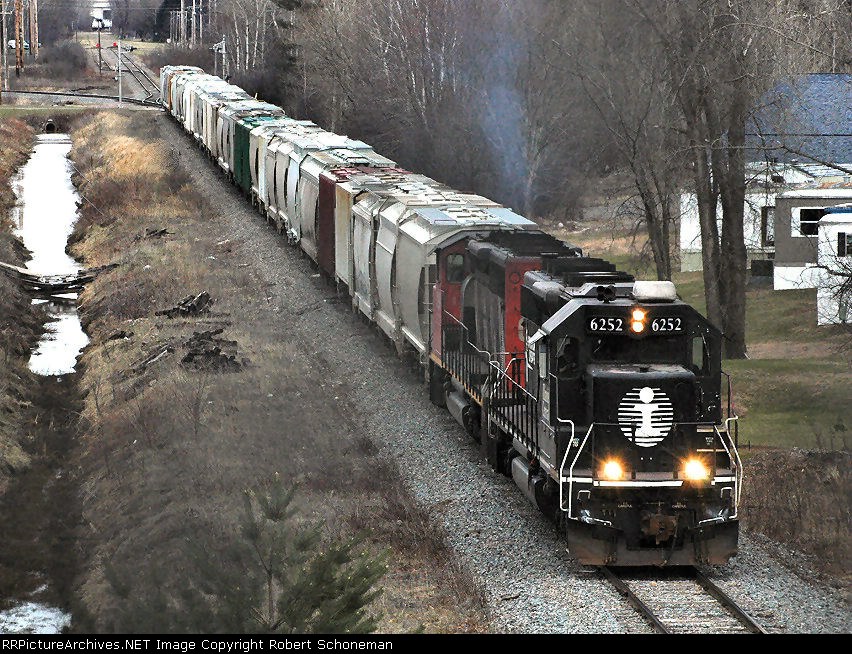 IC 6252 CN 5299 on Taylor Job 4-6-07 at